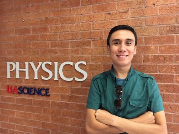 Ernesto Torres-Burruel | UA Science | Physics